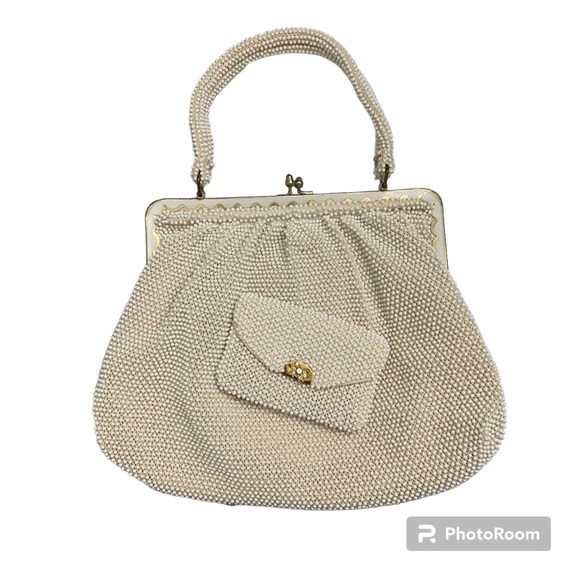 American Vintage | Bags | Vintage Lumured Petite Bead Ivory Beaded Kiss ...